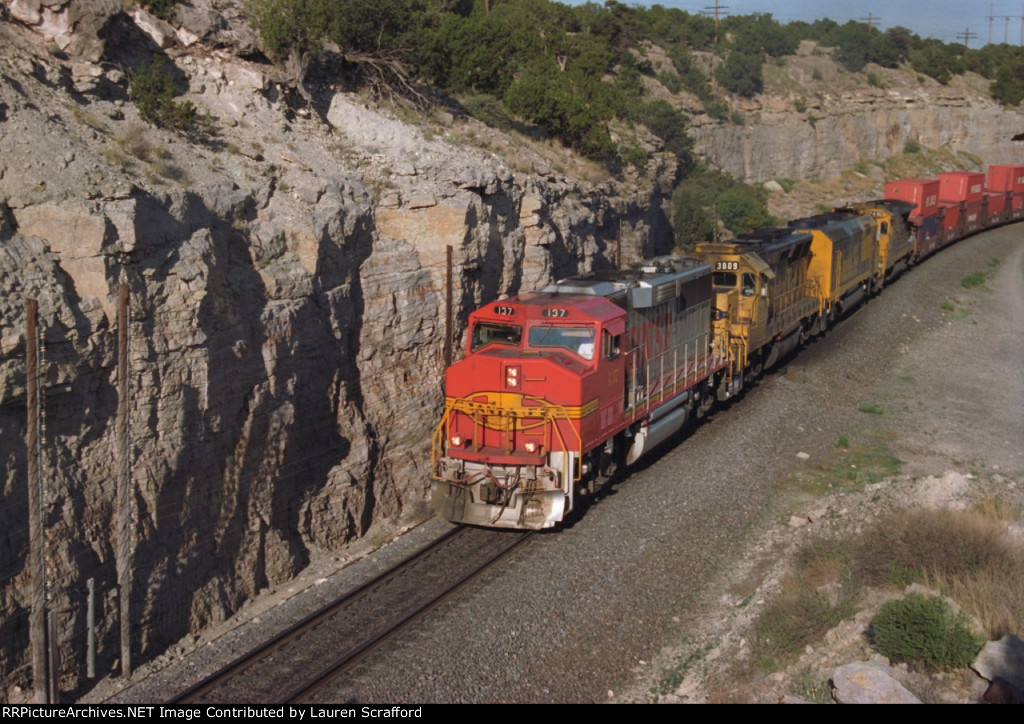 BNSF 137 E/B